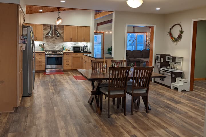 Spacious Family Home On East Hill Near Cornell - Ithaca, NY