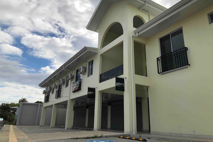 Unit 4: Modern Suite Close To The Beach -