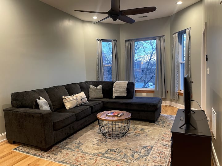 Chicago Airbnb Newly Remodeled 2-unit Apartment! - Oak Park