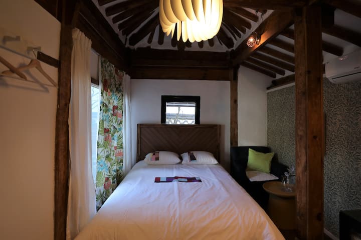 "루와" 전통한옥 전체를 프라이빗하게 이용하실 수 있습니다. - Jeonju