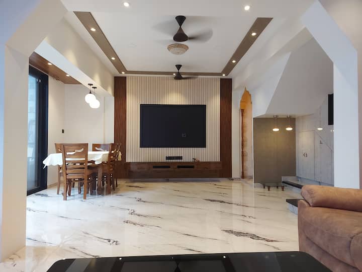 3 Bedroom Spacious Villa In The Heart Of The City. - Mumbai