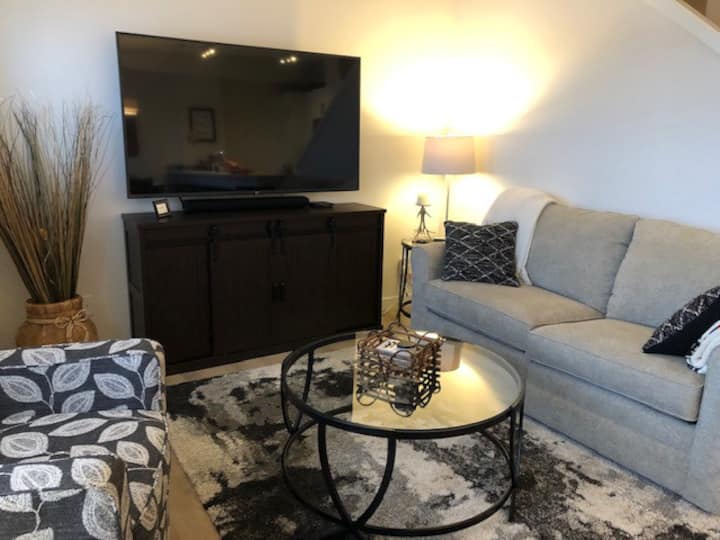 Great Location Between Calgary And The Mountains! - Cochrane