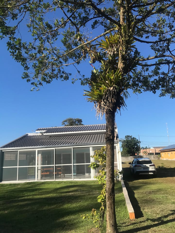 Solar Das Laranjeiras!
Casa Agradável Com Pátio. - Matinhos