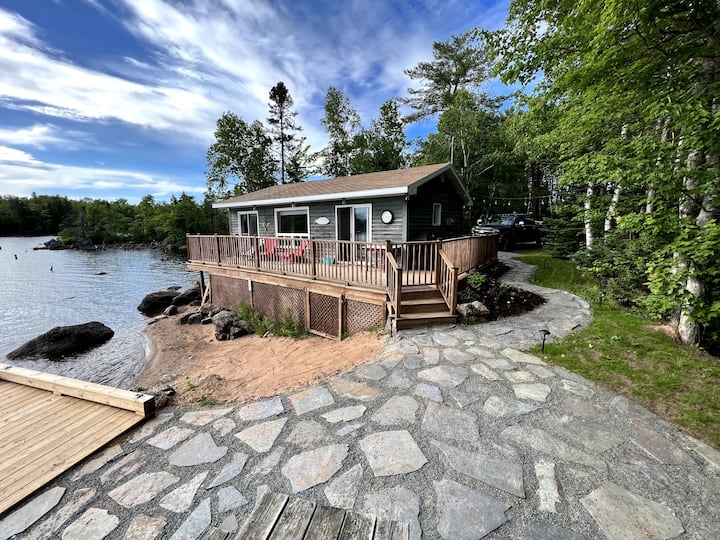 Private Lakefront Cottage With Large Deck & A View - Kentville