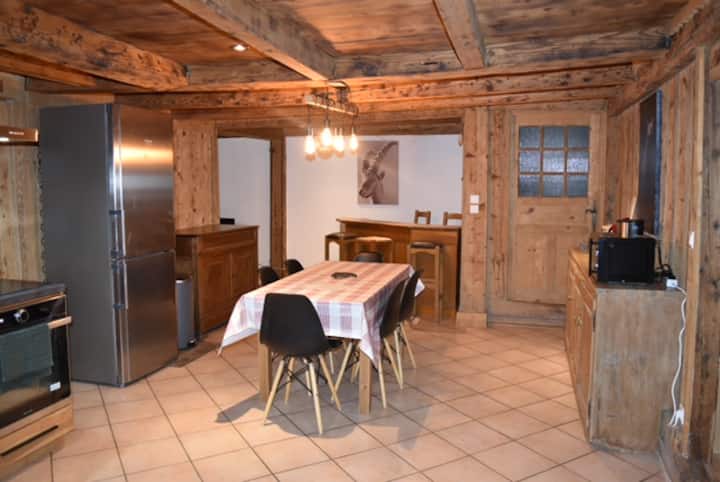 Appartement Spacieux Esprit Ferme Avec Piscine - Sallanches