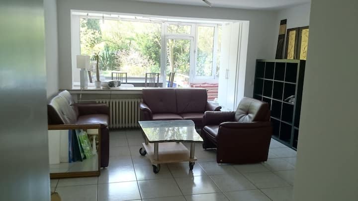 Zwei Zimmer Erdgeschosswohnung Mit Terrasse - Düsseldorf