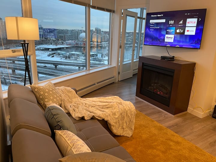 Lovely 1 Bedroom Condo With Amazing View - Vancouver