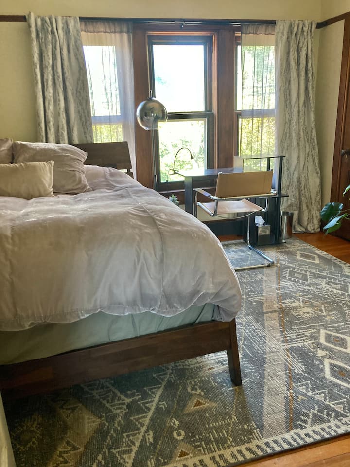 Downtown East Pearl St With Flatirons Sunset Views - Boulder, CO