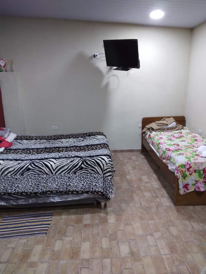 Acogedora Casa Equipada Y Con Naturaleza Abundante -