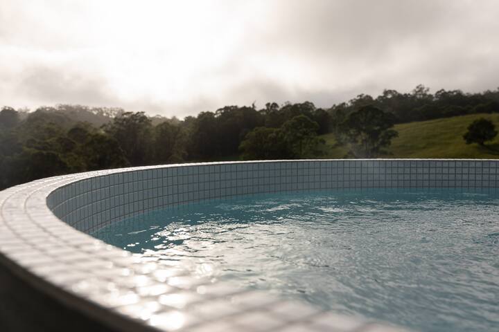 Luxury Cabin at Round Hill Retreat