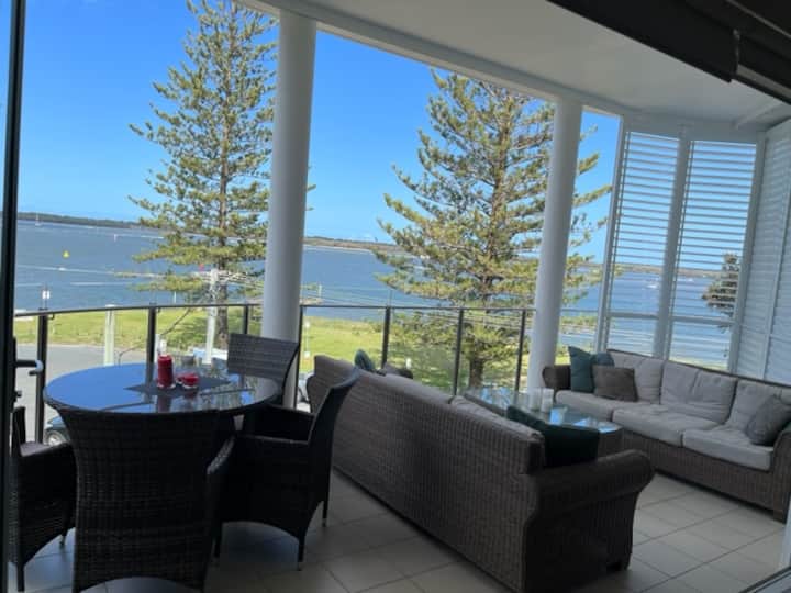 Moor Your Boat And Watch The Dolphins From Balcony - Gold Coast