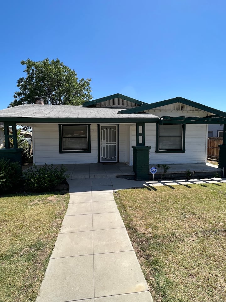 Elegant Three Bedroom Craftsman Style ￼Home - Bakersfield, CA