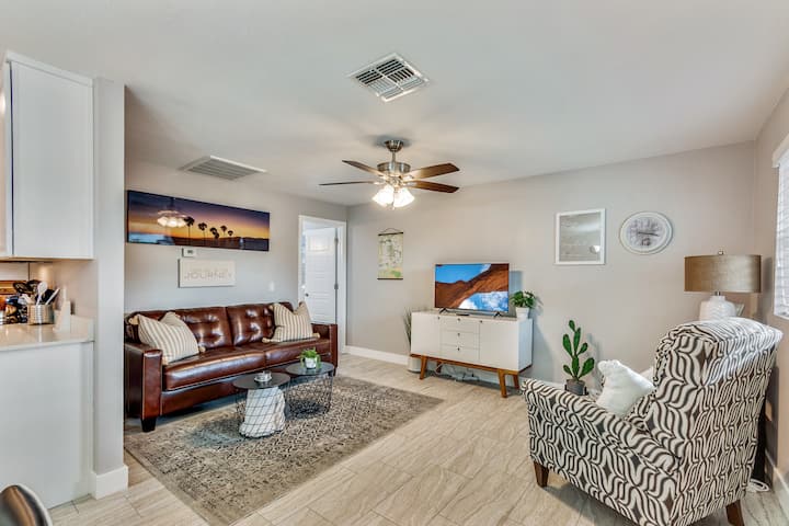 Warm, Cozy, & Private Guesthouse In Biltmore Area - Phoenix, AZ