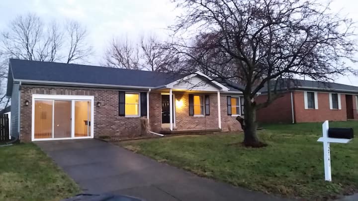 East Evv 3 Br, 1.5 Ba Near Burkhardt And Morgan - Newburgh, IN