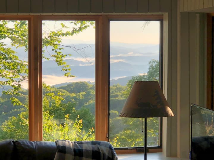 Views! Updated! 1 Mile To Resort! 2 Bedrooms+ Loft - 비치 마운틴