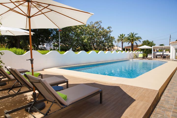 Spacious 2br Family Apt: 2 Baths, Ac, Pool - Ondara