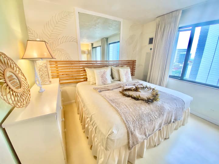 Cozy Studio Unit With Ocean View In Waikiki! - Honolulu, HI