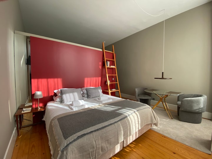 Casa Do Ofício - Livreiro 4 - Porto, Portugal