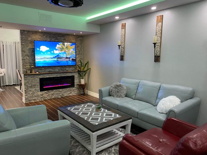 Modern 2 Bedroom Townhouse With A Pool And Hot Tub - Palm Harbor, FL