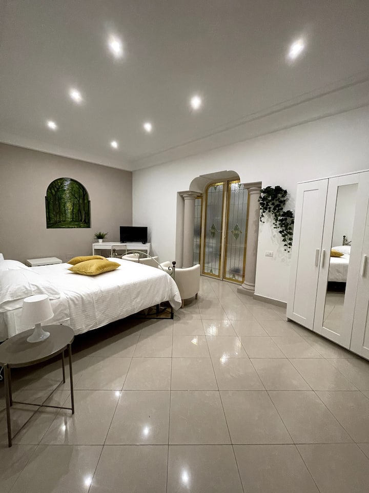 Napule è ... La Borbonica - 나폴리