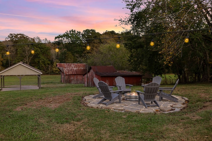 Updated Modern Farmhouse Near Downtown Dickson! - Montgomery Bell State Park, Burns