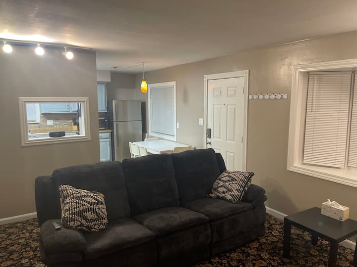Lovely 3 Bedroom Home In Beautiful Neighborhood - Westland, MI