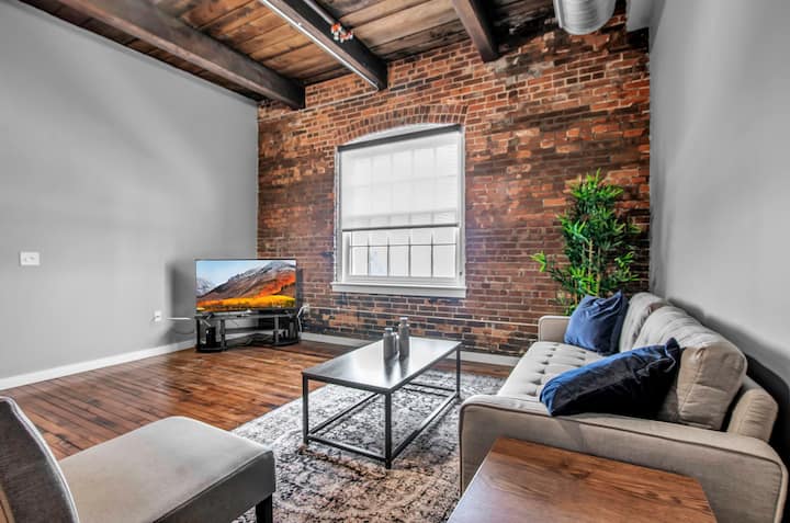 Luxury 2 Bedroom Loft Apartment W/ Free Parking - Buffalo, NY
