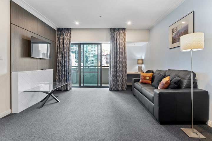 Fine City-bound Living With King Bed & Balcony - Melbourne