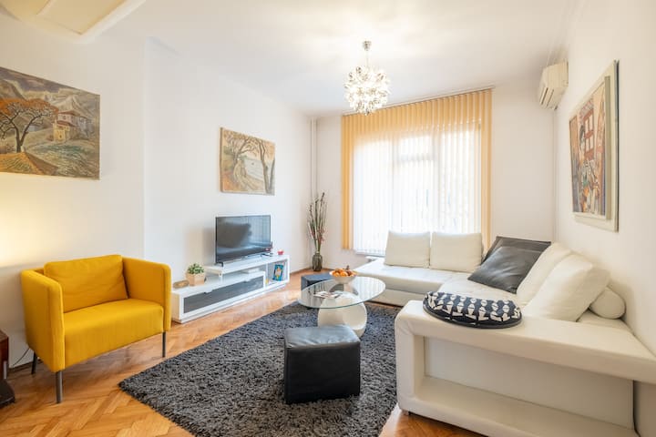Top Center Cozy 1-bedroom Apartment With Balcony - Sofya