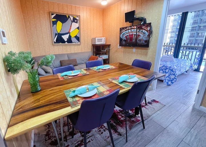 Incredible Waikiki Holiday Apt. Good For 5 - Honolulu, HI