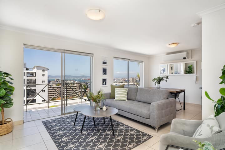 2bed | Glorious Ocean Views + Aircon | Garage - Camps Bay
