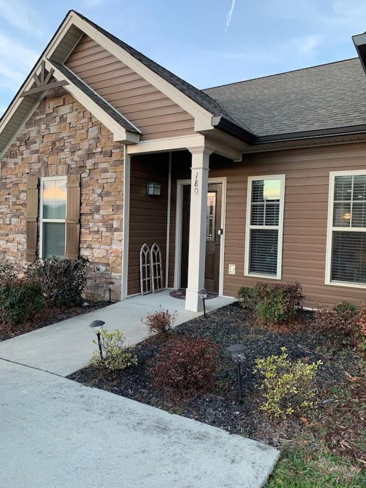 Fabulous, 1 Bedroom Townhouse In Great Location! - Chickamauga Lake, TN