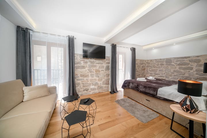 House In Center Of Vodice With Pool Jacuzzi - Tisno