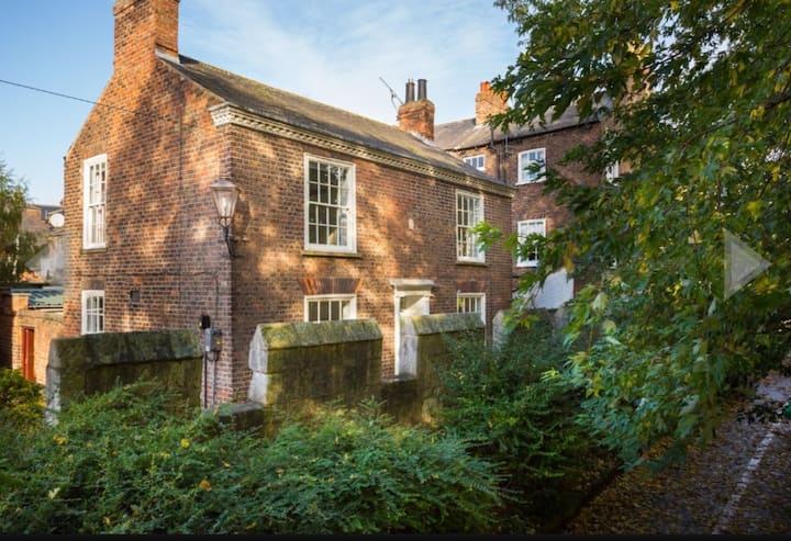 Spacious Double Room In City Centre Period House. - York