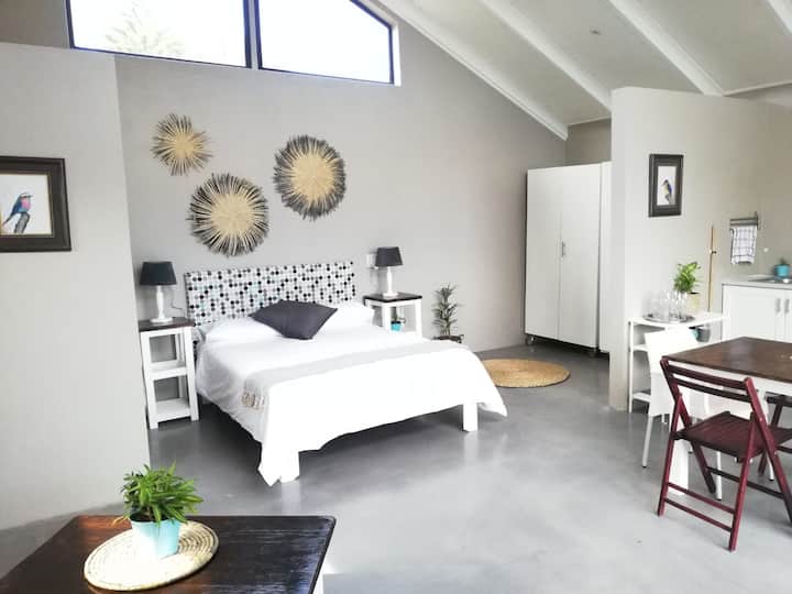 Empire View Loft
 Mountains, Sea And Sunsets. - Western Cape