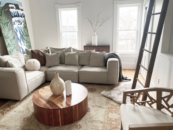 Location! Cozy Bungalow In Trendy Neighborhood - Cleveland, OH