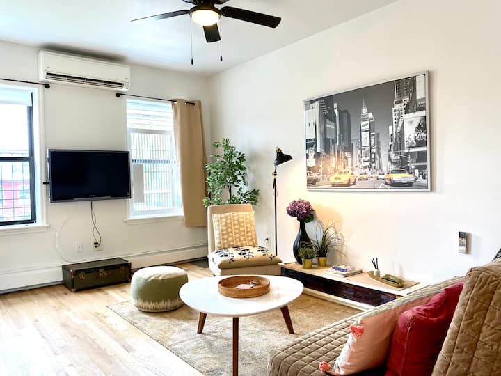 Sunny Stylish 2 Bedroom 2 Blocks From Subway - Brooklyn, NY