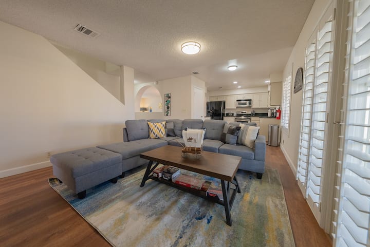 911 Ocean Twelve Quiet Safe Family Reunion - Boulder City, NV