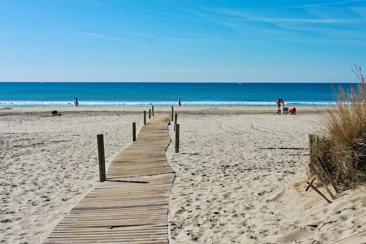 Superbe T2 , Calme, Moderne Et Climatisé, Vue Mer - La Grande-Motte
