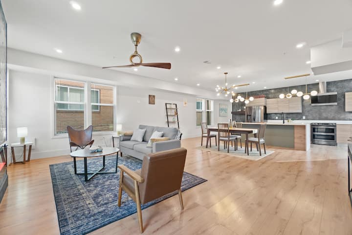 Welcome To This One Of Kind Room. - Washington, DC
