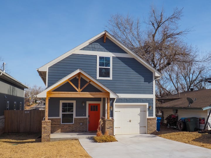Newly Built Home Near Downtown Edmond W/ Peloton! - Edmond, OK