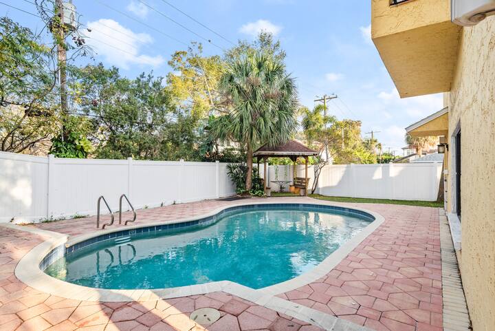 Davis Islands Beach Vacation Rentals & Homes - Tampa, FL | Airbnb