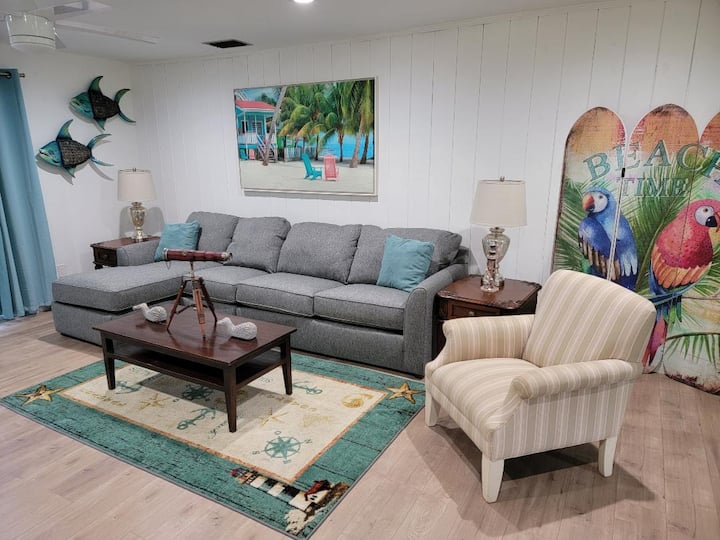 Beach House - Just 1 Block From Beach - Free Wine! - Fort Myers Beach, FL