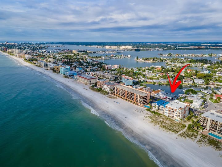 Madeira2 Waterfront & 2-3 Minutes' Walktothe Beach - Madeira Beach, FL