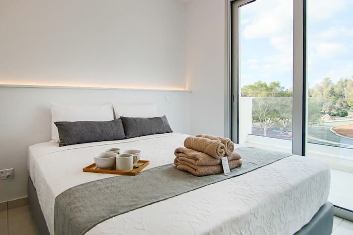 Phaedrus Living Seaside Executive Flat Harbour 101 - Pafos