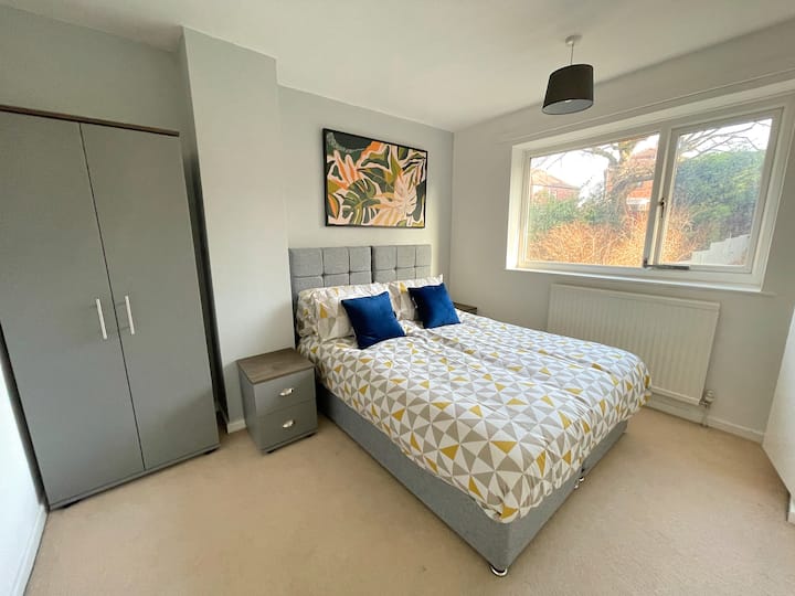 Stylish & Spacious 3 Bedroom House With Parking - 셰필드