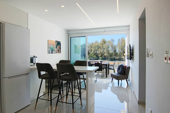 Phaedrus Living Seaside Executive Flat Harbour 203 - Paphos