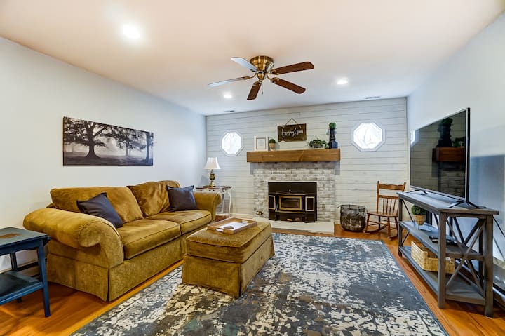 Spacious Country Home Minutes From Shopping! - Lima, OH