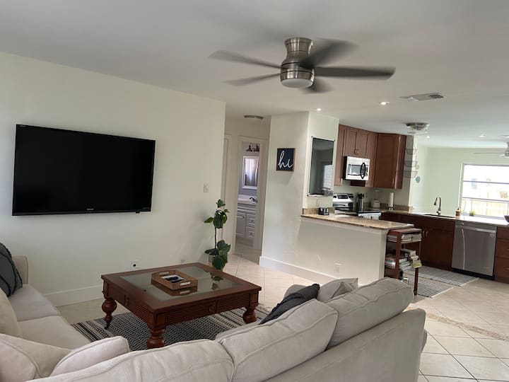 Sunshine Daydreamin'...sunny 3-bedroom Home W/pool - Bonita Springs, FL