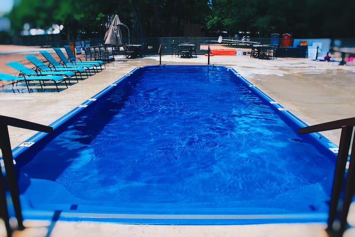 #18son’s Rio Cibolo Deluxe Safari Cabin - Northern Lights, Seguin